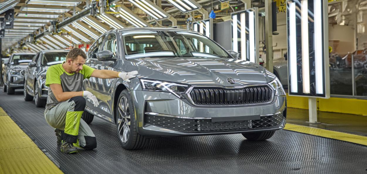 Škoda Auto vyrobila první vozy modernizovaného modelu Octavia v závodě ...